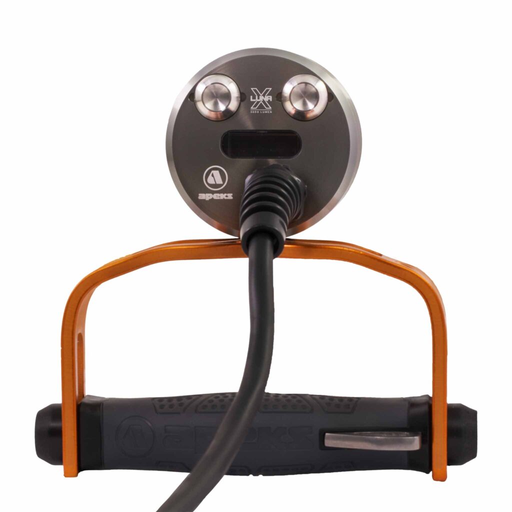 Apeks LUNA X Umbilical Torch 3300 Lumens | Dive Gear Australia